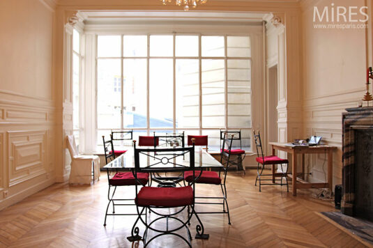 Bow window haussmannien. C0317 | Mires Paris