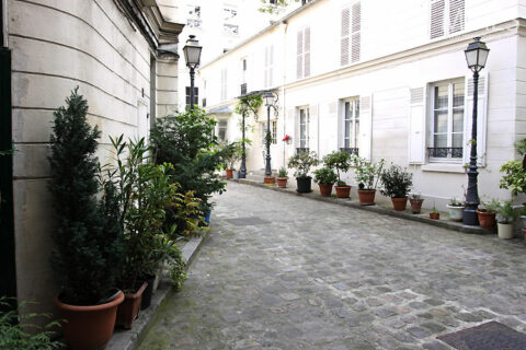 C0325 – Cour parisienne | Mires Paris