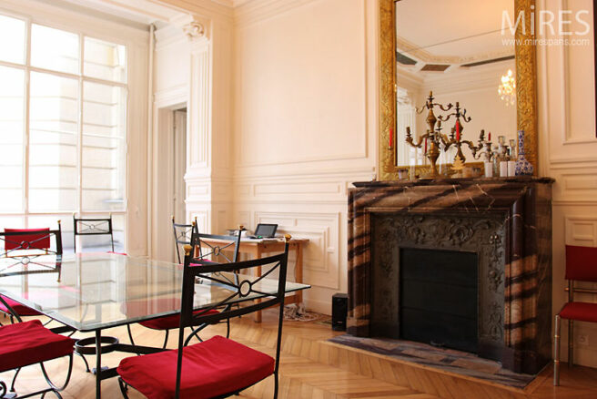 Bow window haussmannien. C0317 | Mires Paris