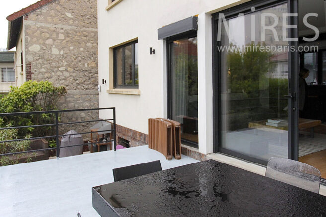 Terrasse en surplomb. C1460 | Mires Paris